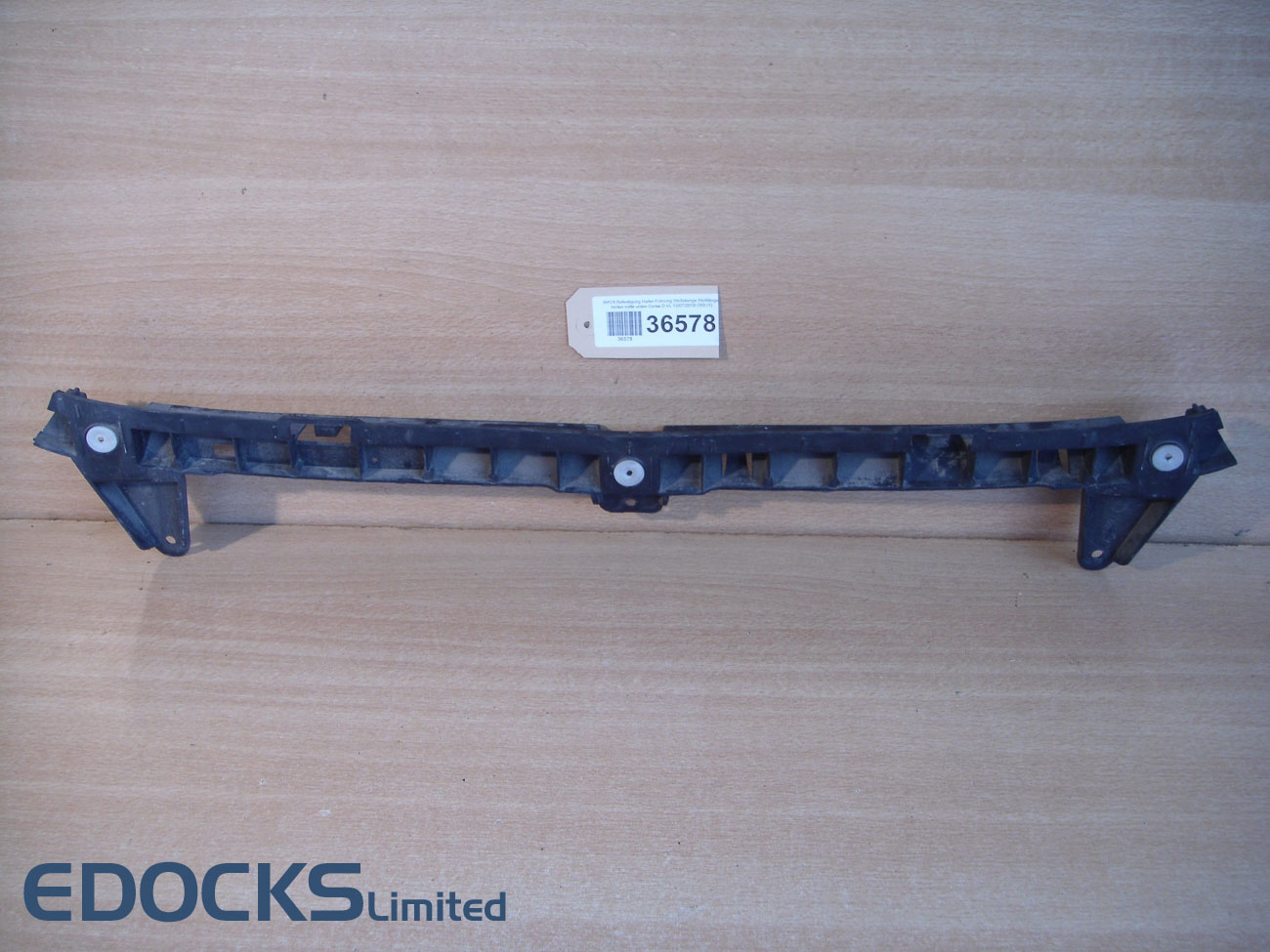 Befestigung Halter Führung Stoßstange Stoßfänger hinten mitte unten ...