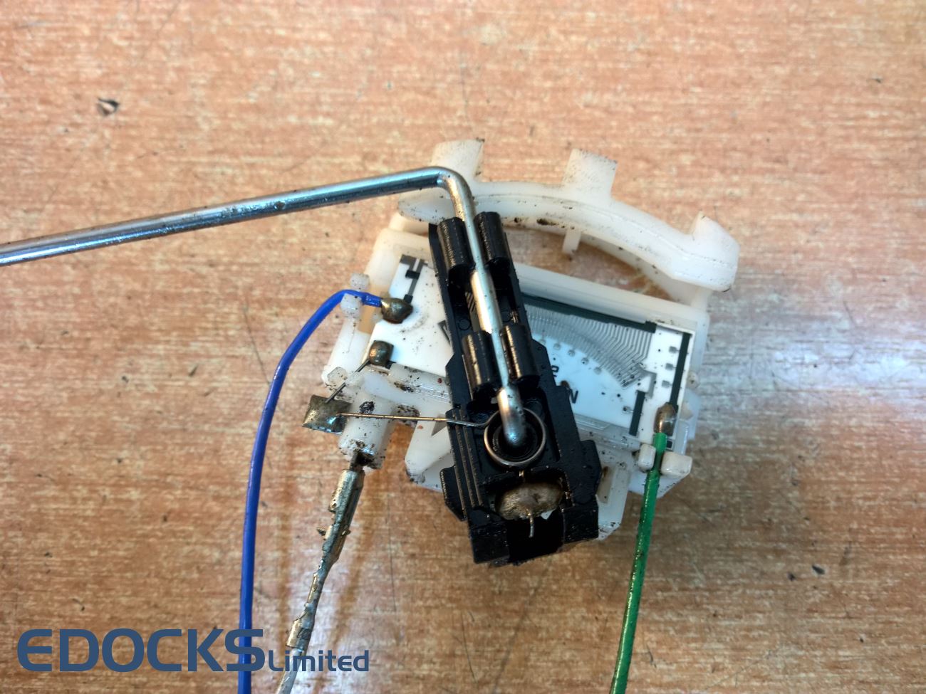 Tankgeber Schwimmer Tankanzeige Tank Sensor Kraftstoffpumpe links ...