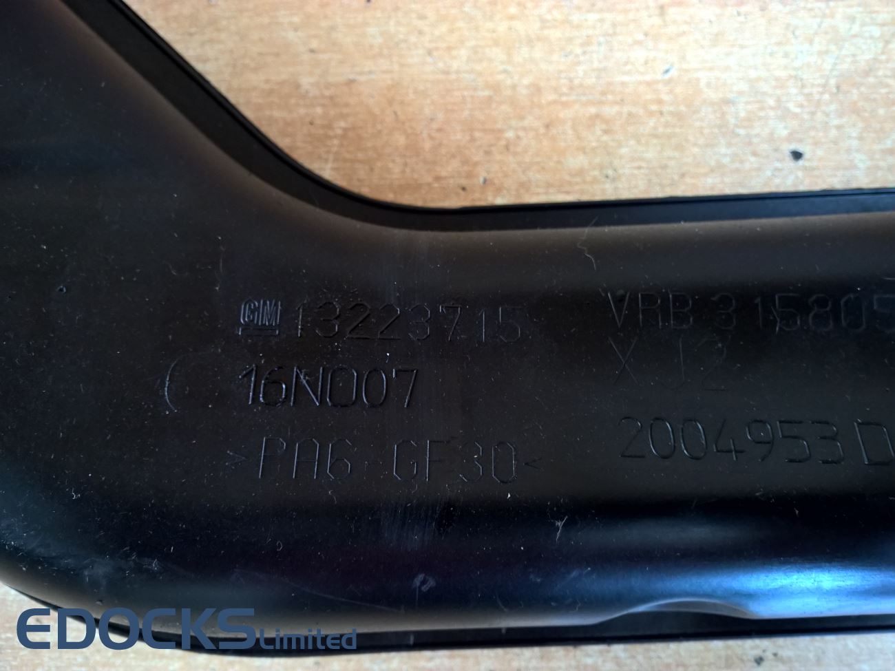 Ladeluftschlauch Ansaug Rohr Ladeluftkühler Insignia 2,8 V6 Turbo Opel